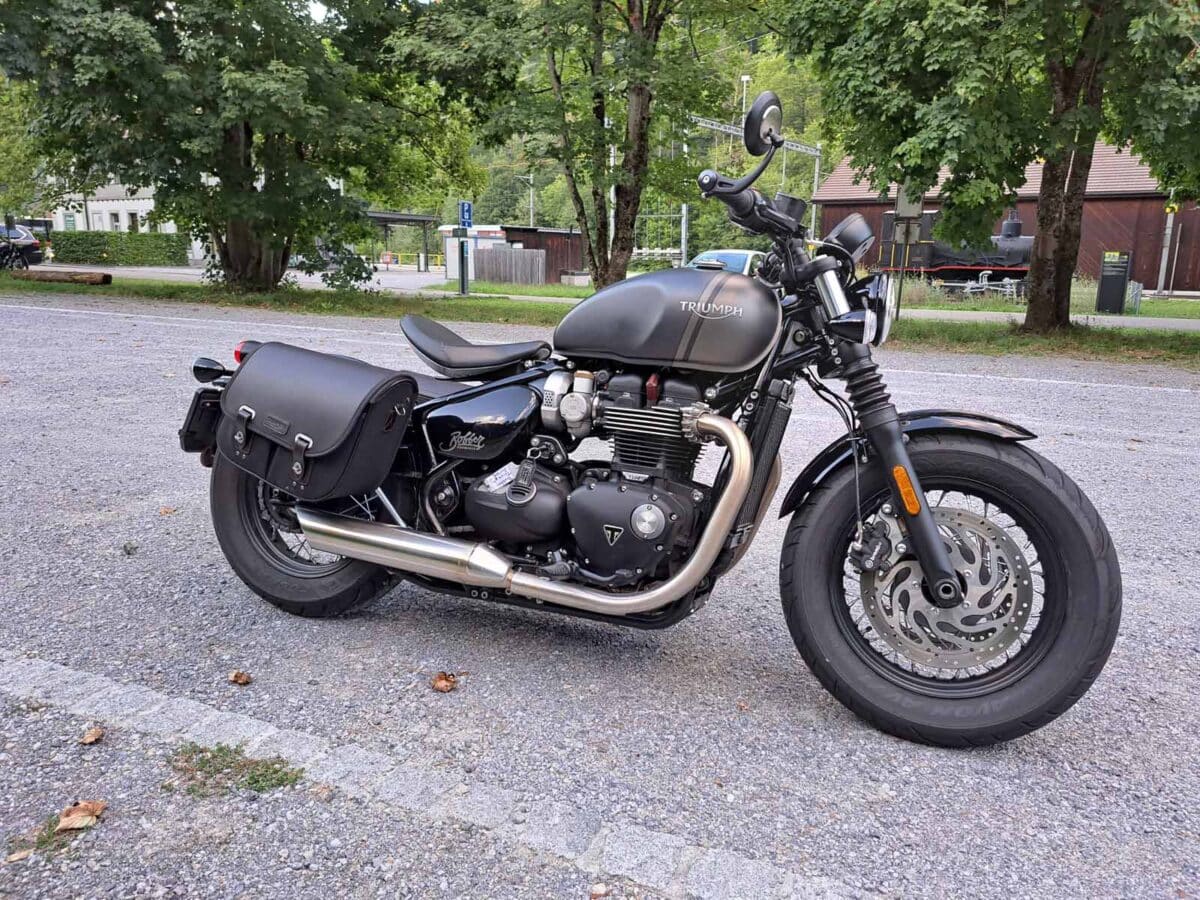 Biker tests Triumph Bonneville Bobber | Sportguide - guides you through ...